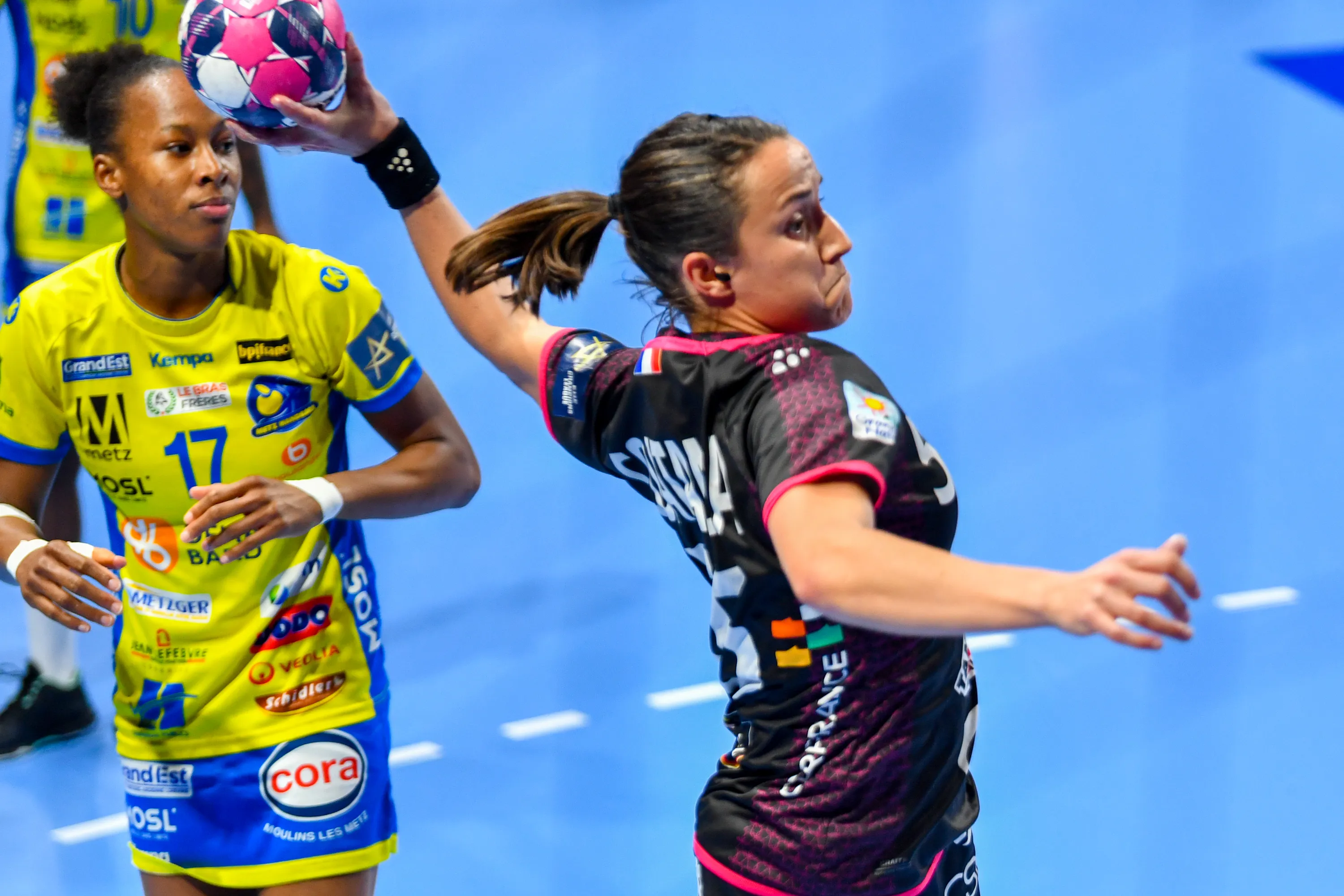 Coverage of the DELO EHF Champions League first-leg quarter-finals