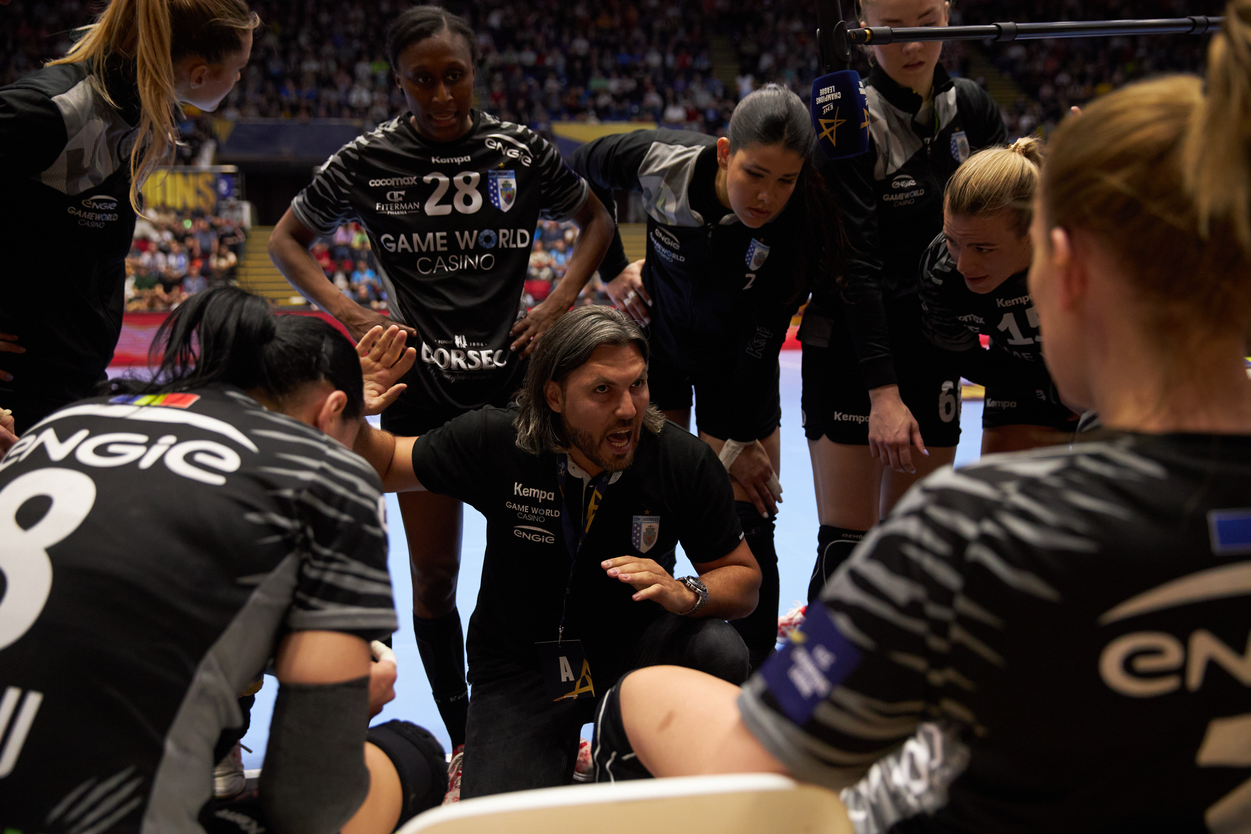 Coverage of EHF Champions League Women 2021/22 quarter-finals leg 1