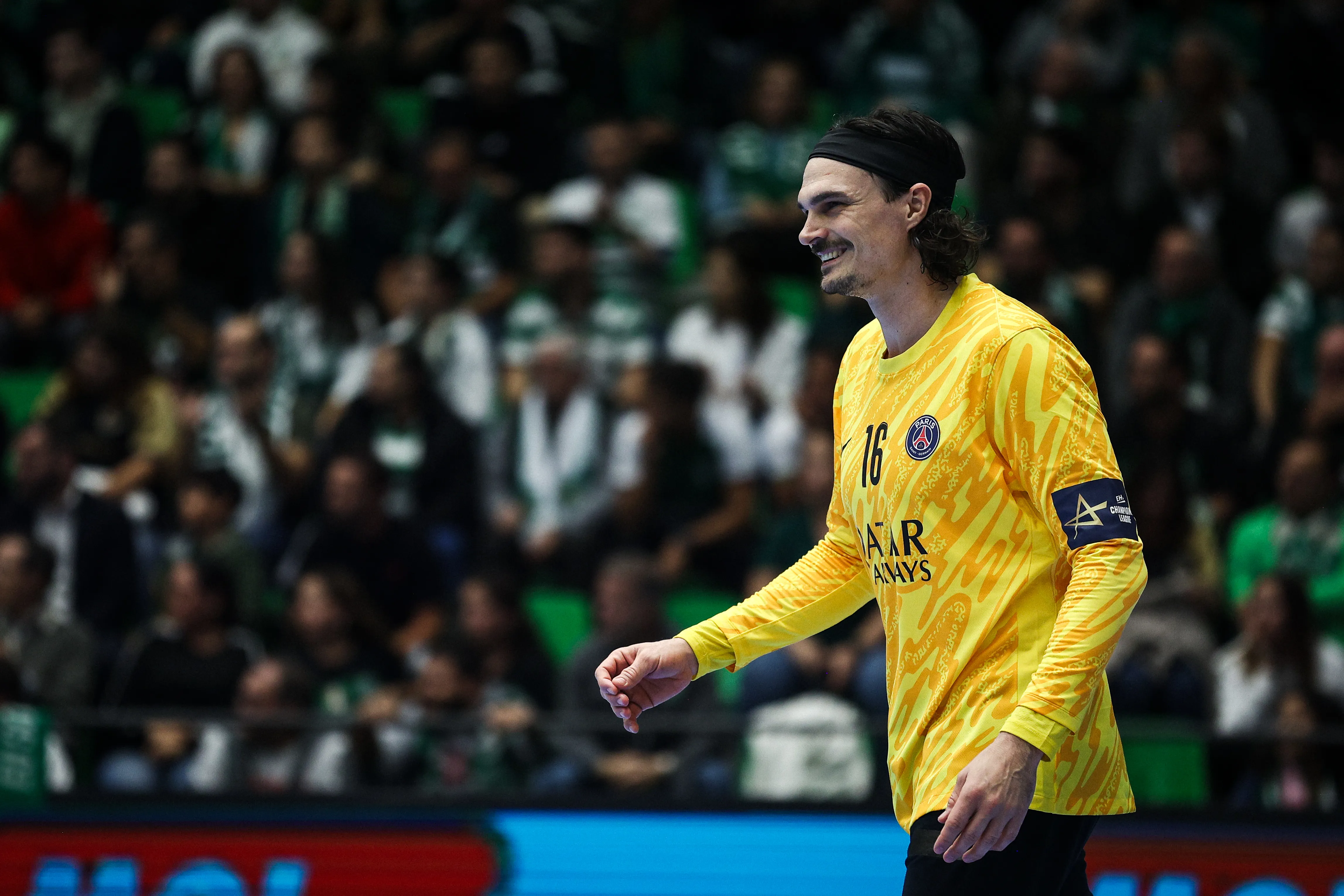 Chasing pack go head-to-head; bumper crowd for MOTW